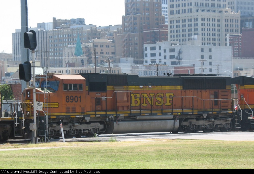 BNSF 8901
